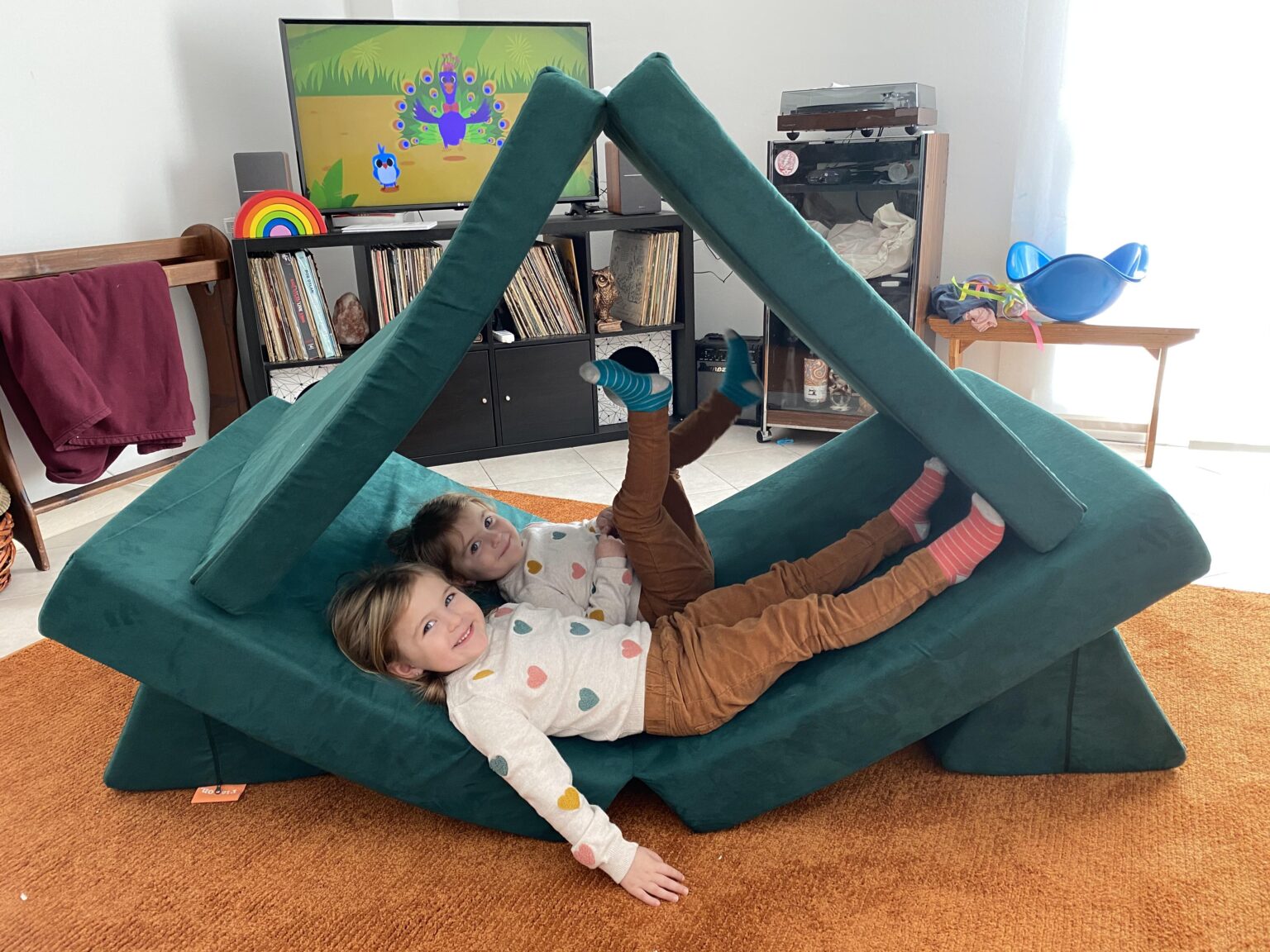 34 Fun and Creative Nugget Couch Ideas – chic dwell